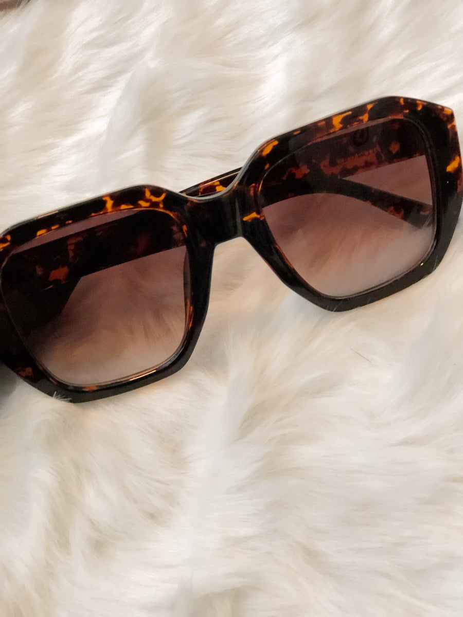 Tortoise Rectangle Oversized Sunglasses – Clutch by B